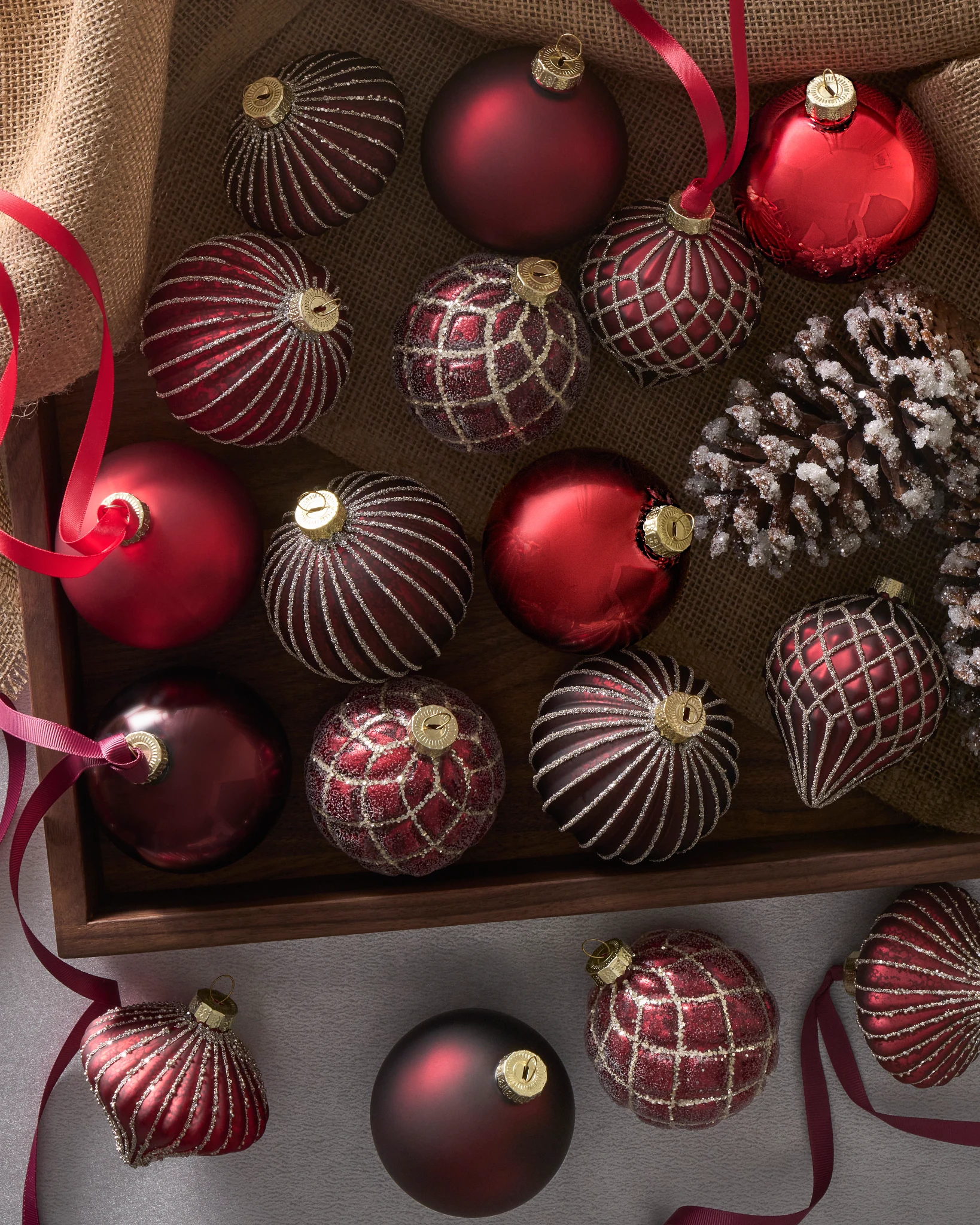 Elegant Christmas Tree Ideas For A Glam, Luxurious Look