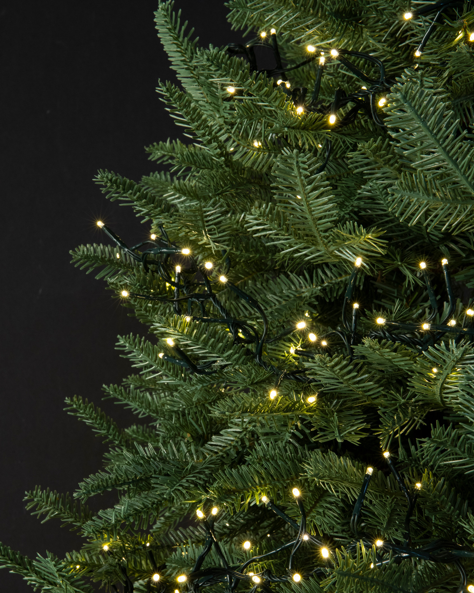 Best Christmas Lights for Outdoor Trees & Bushes | Balsam Hill