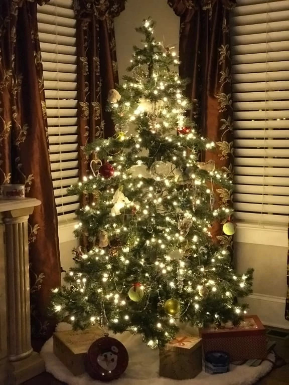 Yukon Spruce Artificial Christmas Tree | Balsam Hill