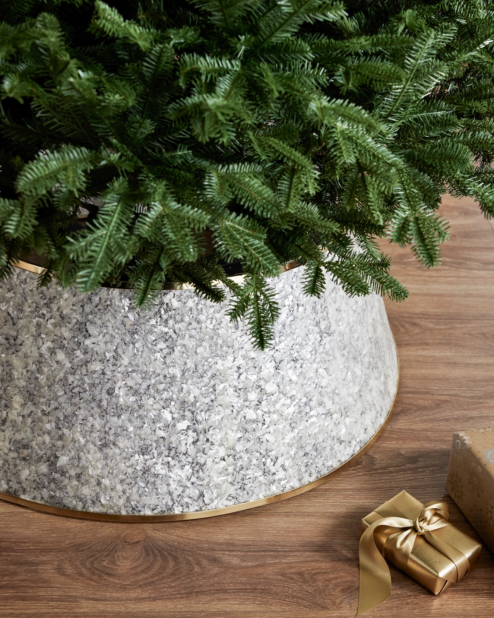 Crystallized Capiz Tree Collar | Balsam Hill